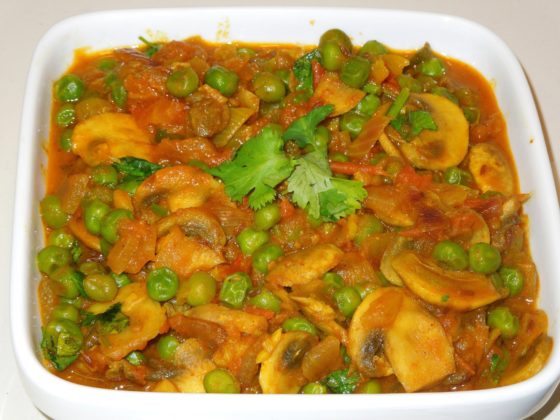 मटर मशरूम सब्जी बनाने कि नई दूसरी विधि! How to make matar mushroom ...